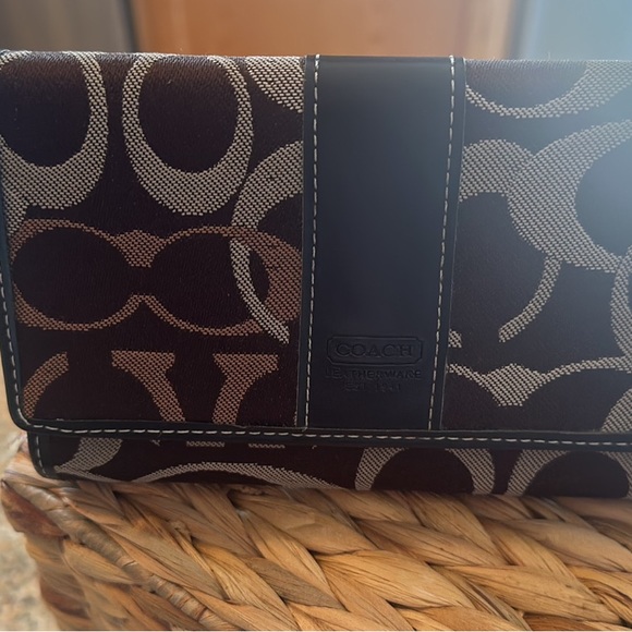 Coach | Bags | Euc Coach Wallet | Poshmark